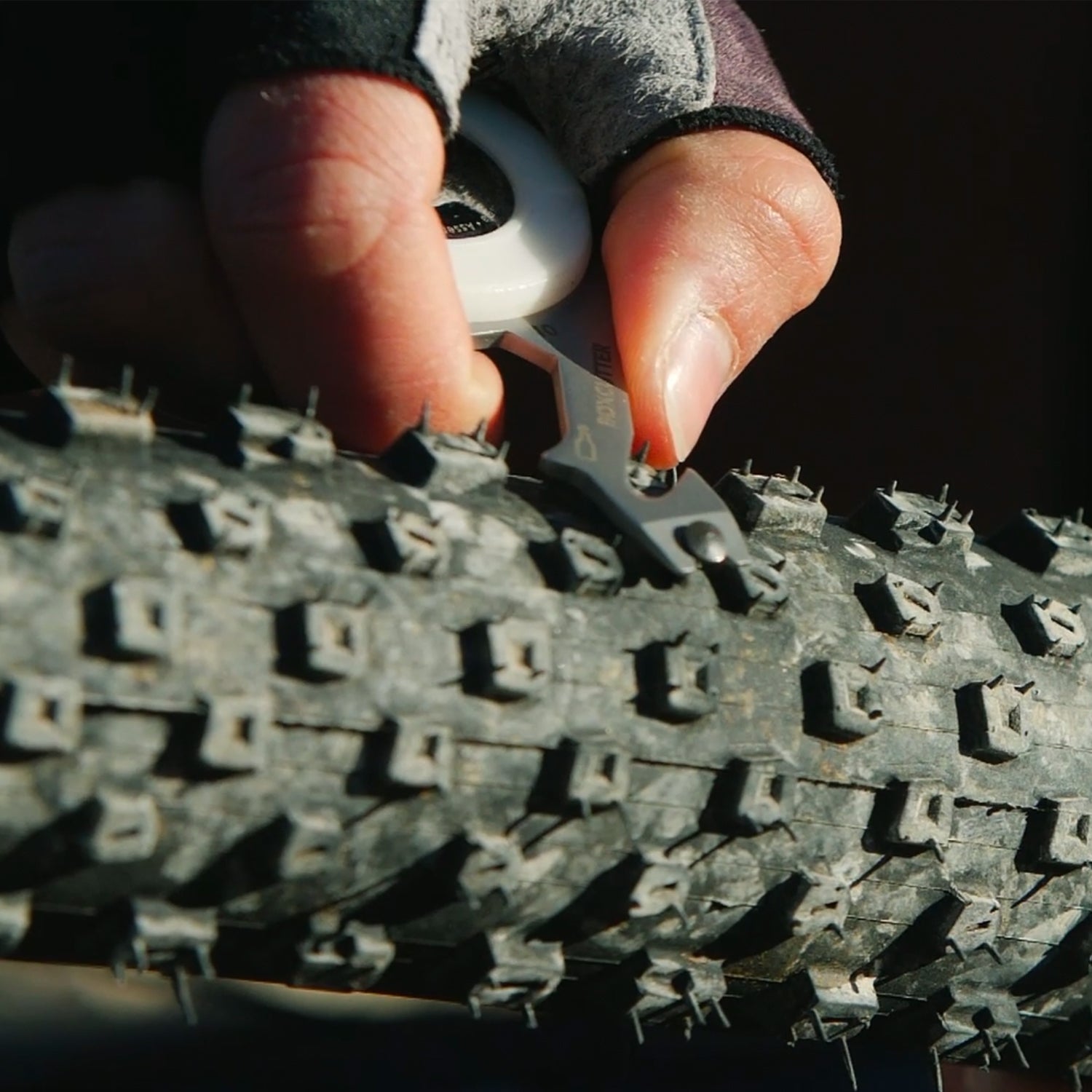 A-Tech AirTag Multitool 5-in-1 Box Cutter | Uncrate Supply