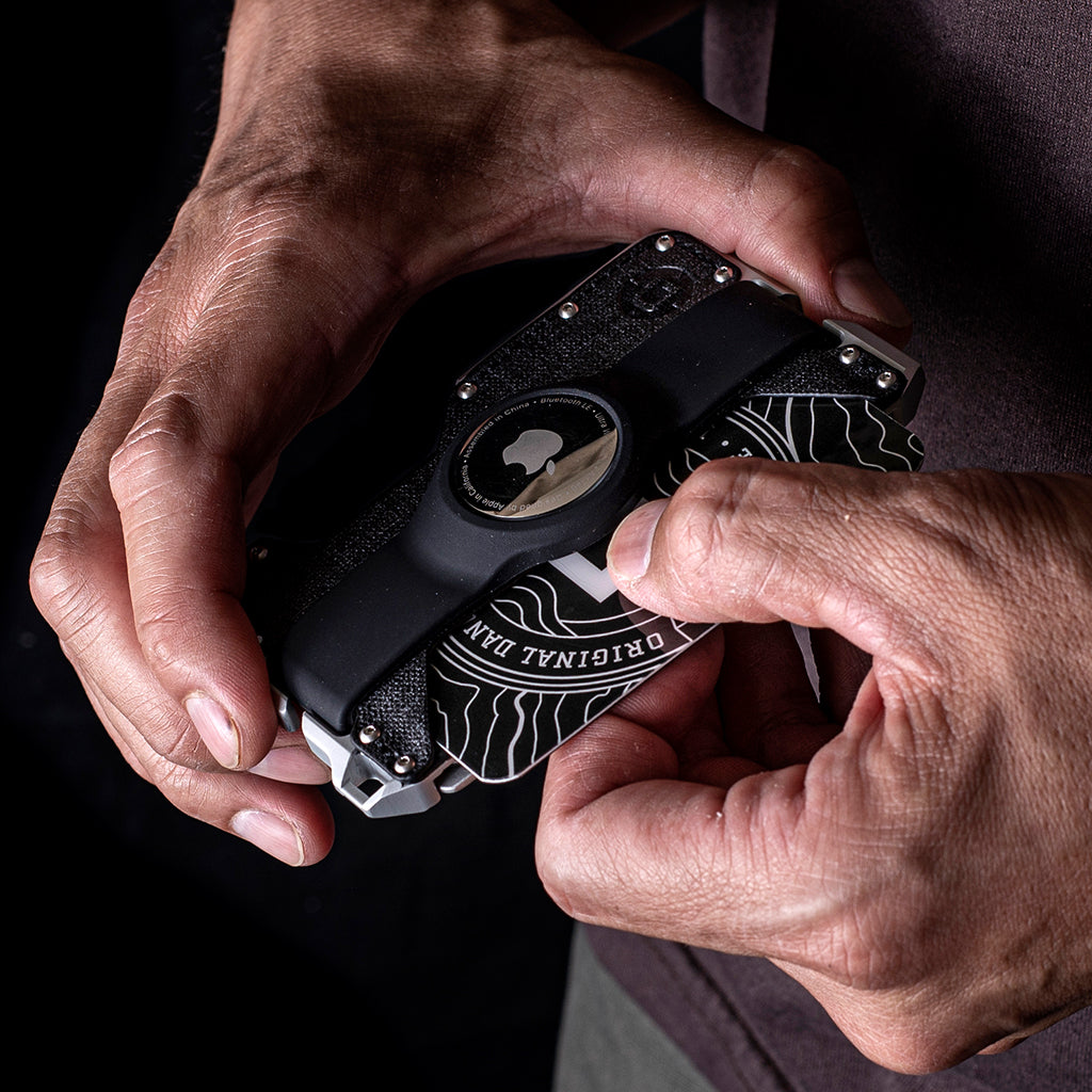 Dango D01 Airtag Wallet | Uncrate Supply